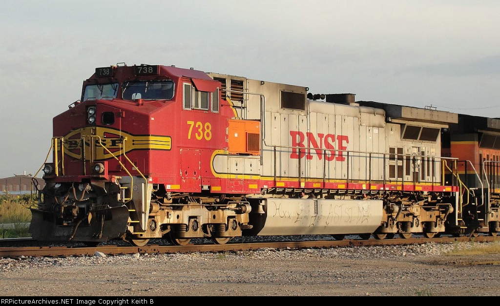 BNSF 738